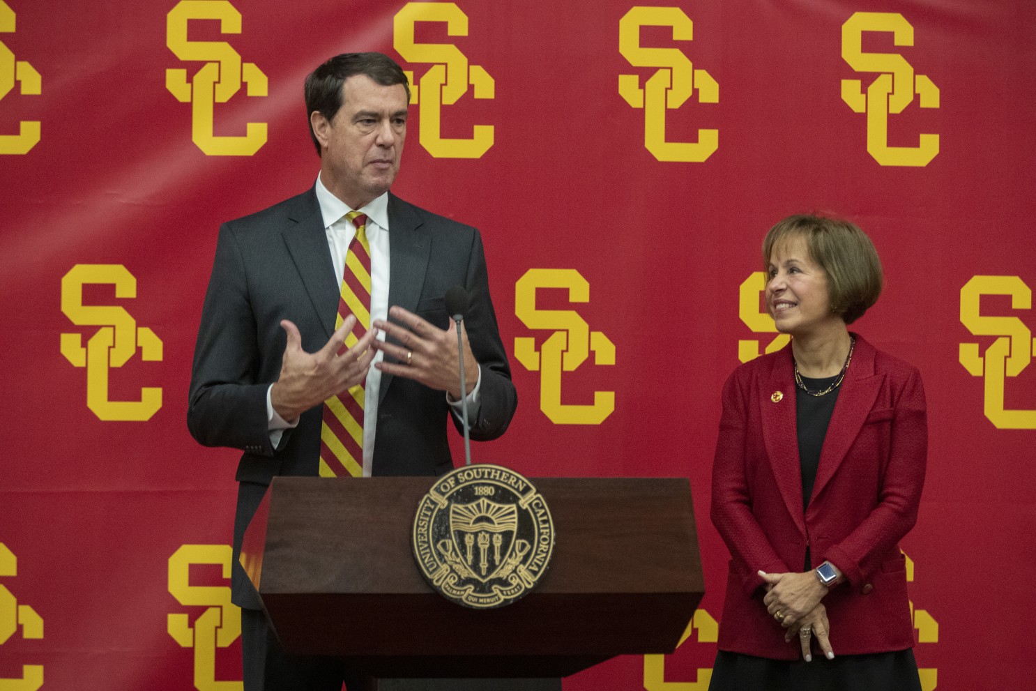 New USC AD Mike Bohn Is Determined To Fight On Towards Greatness (VIDEO ...