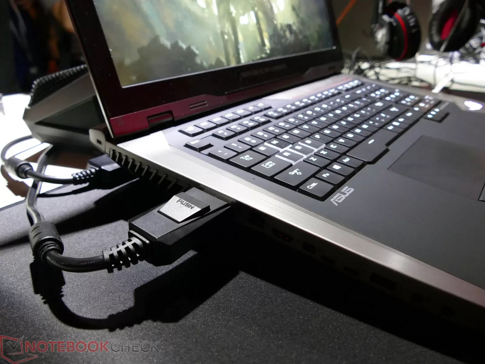 [Gaming Notebook] ASUS ROG GX800 โน้ตบุ๊คสุดโหดที่มาพร้อมการระบายความ ...