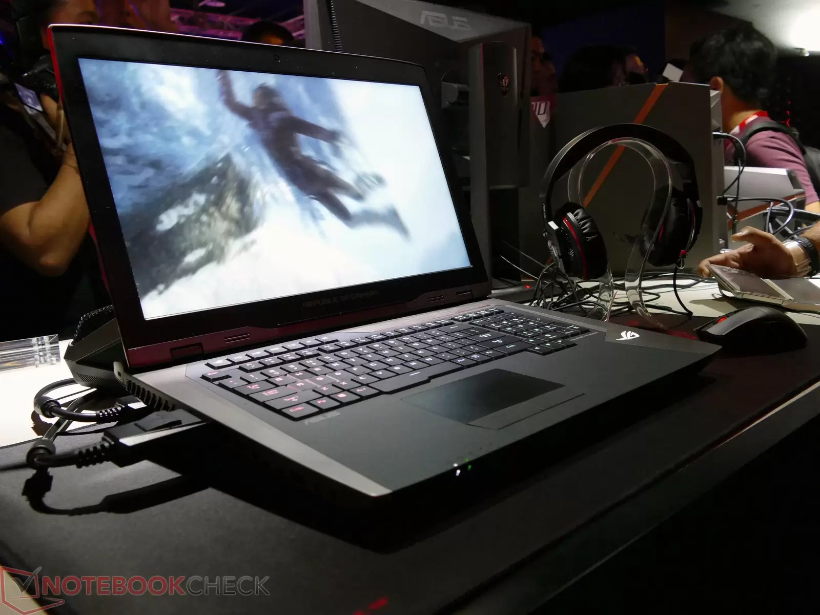 [Gaming Notebook] ASUS ROG GX800 โน้ตบุ๊คสุดโหดที่มาพร้อมการระบายความ ...