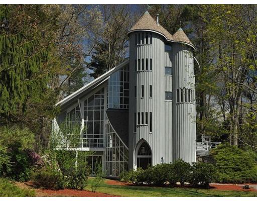 This five-story castle in New England is stuck in the 1980s • Offbeat ...
