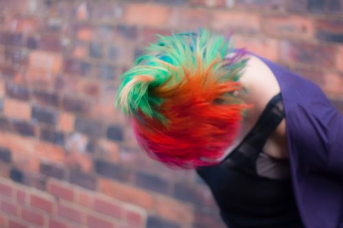 The ultimate how-to guide for home-dying a rainbow mohawk • Offbeat ...