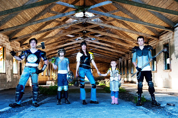 Post-apocalyptic zombie-slaying family portrait session • Offbeat Home ...