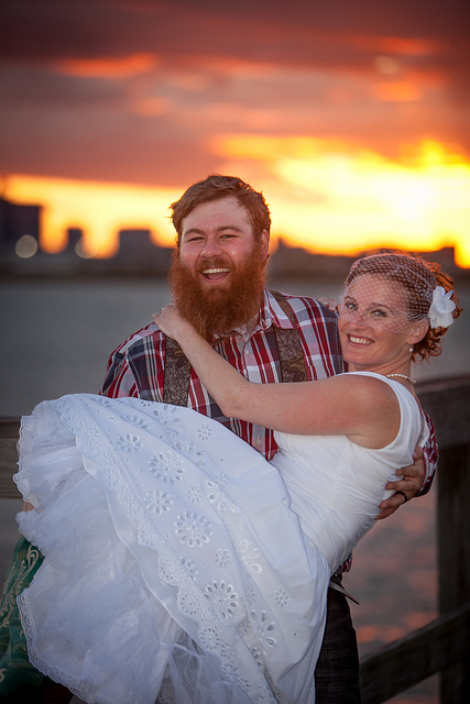Kimberly & John's laid-back rustic seaside wedding • Offbeat Wed (was ...