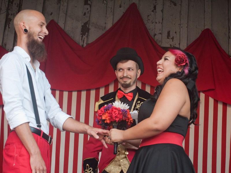 Wedding officiant fashion for on-point ceremony style