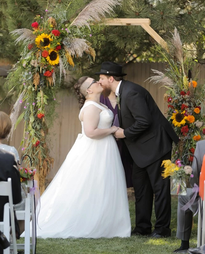 Don't miss the gorgeous mohawk at this wildflower wedding