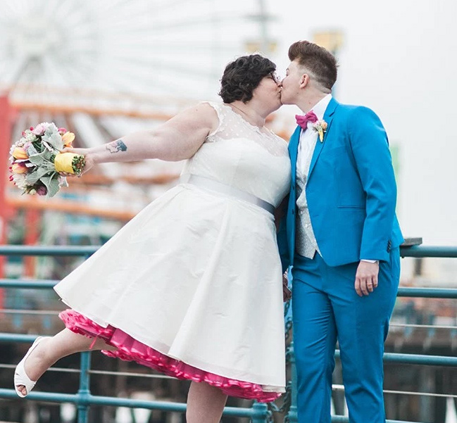 Balloons and make-outs at this carnival pop-up wedding