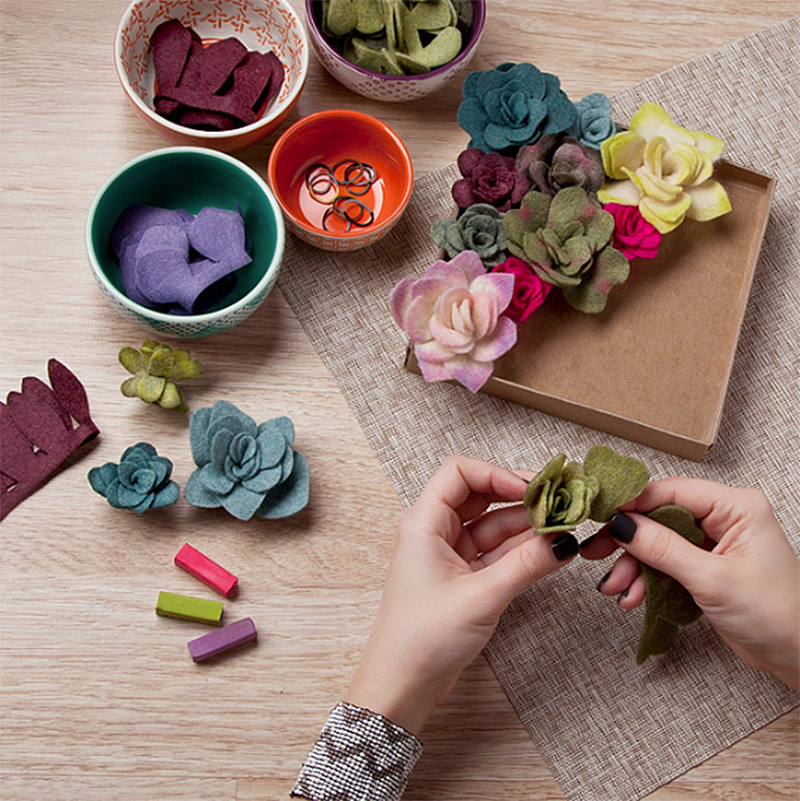 This DIY felt succulents kit makes felt flowers painless