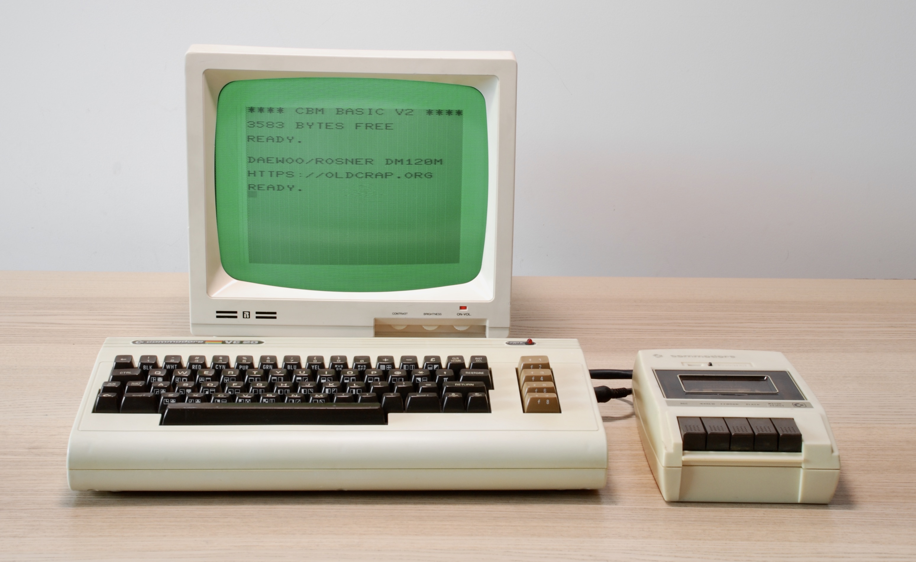 Daewoo DM-120M Green Monitor - Old Crap Vintage Computing