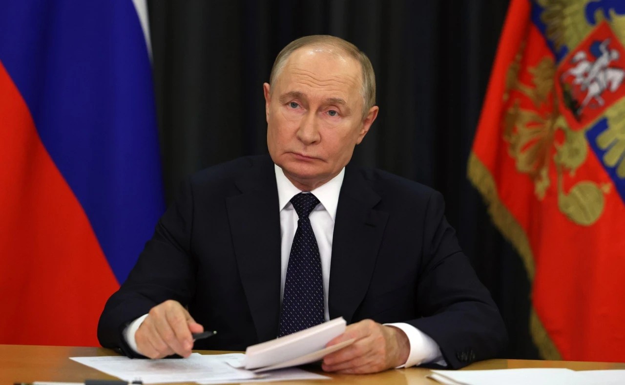 Trump Gives Familiar Two Week Deadline For Next Steps To End War In