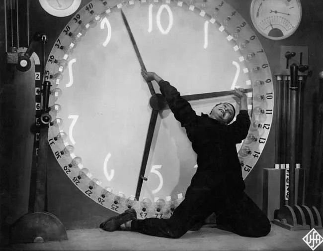 Metropolis | Oscilloclock.com