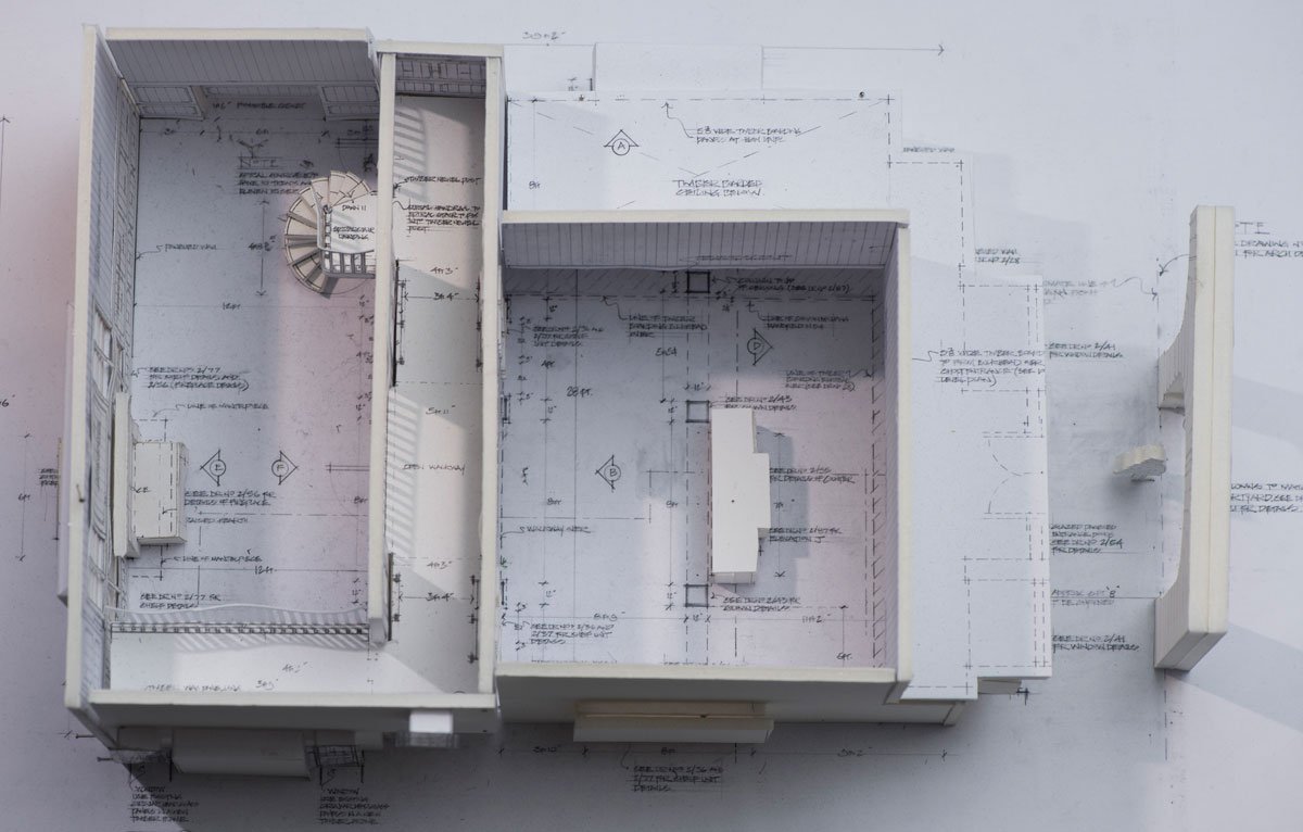 BTS: 204 La Dame Blanche – Outlander Watch