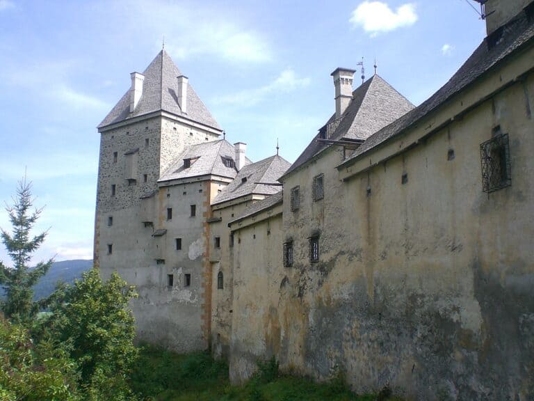 18 Scary Haunted Castles In Europe That Will Creep You Out
