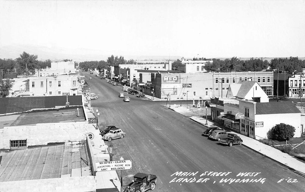 Main Street Postcard view of Lander Wyoming