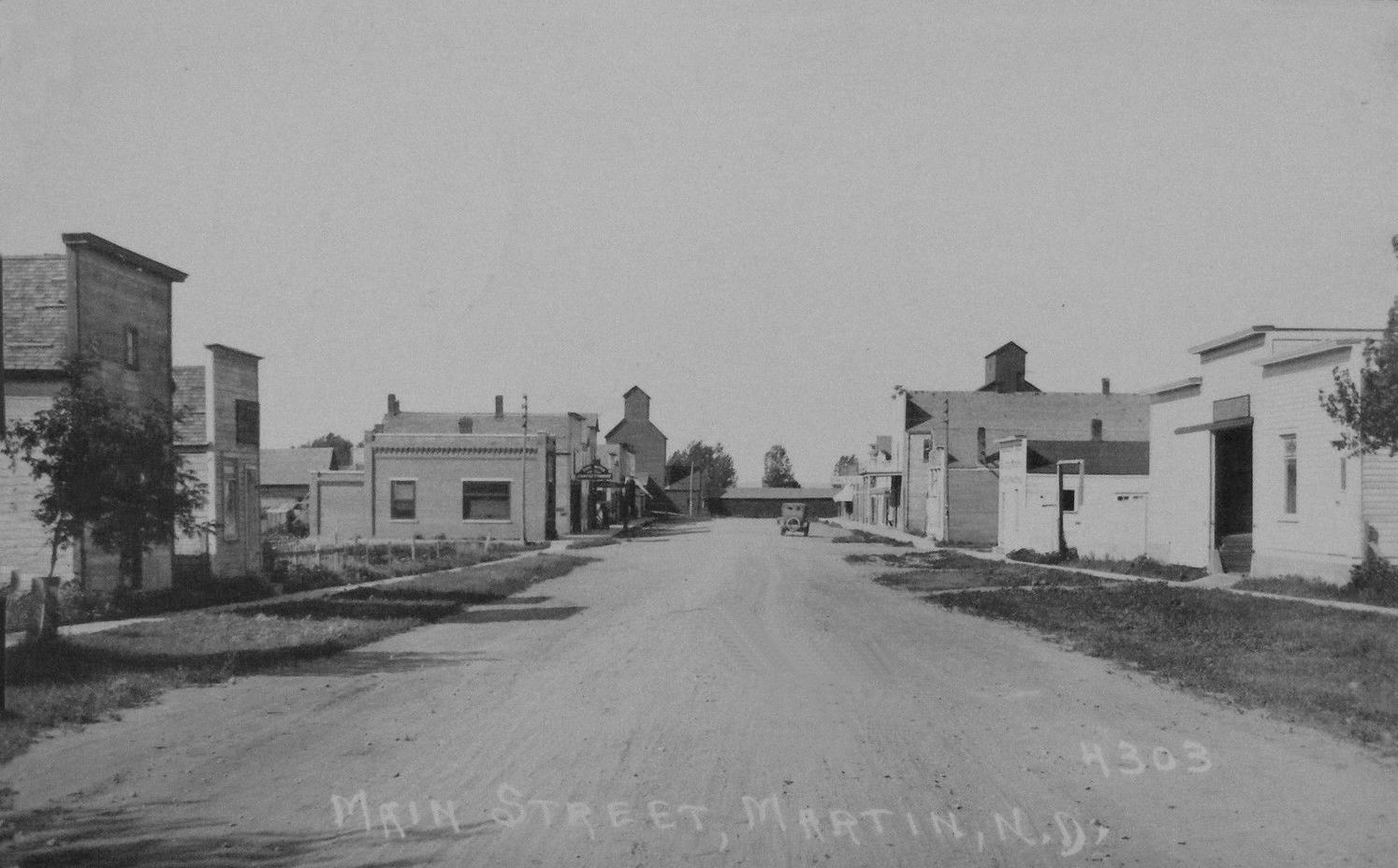 Historical views North Dakota towns in Main Street Postcards