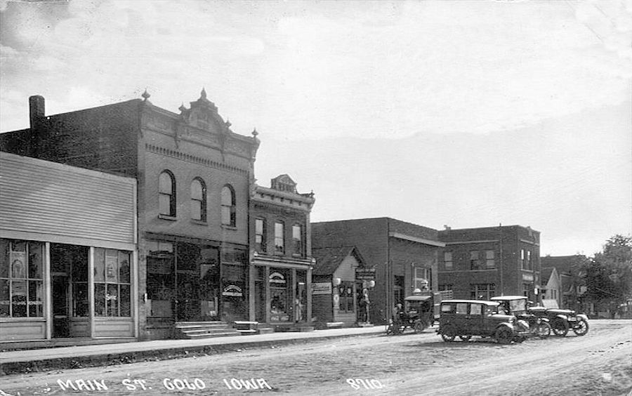 Main Street Postcard views of Towns in the State of Iowa