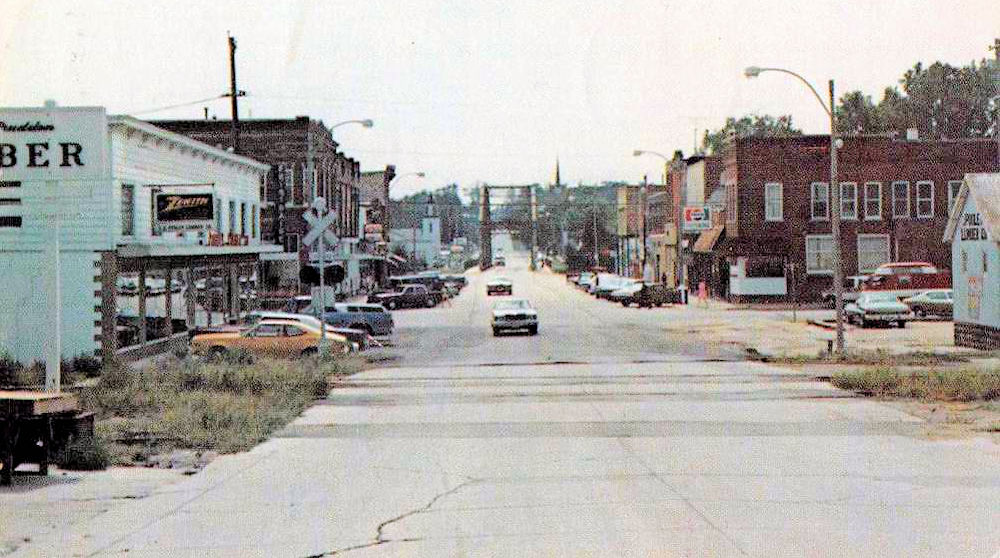 Main Street Postcard views of Towns in the State of Iowa