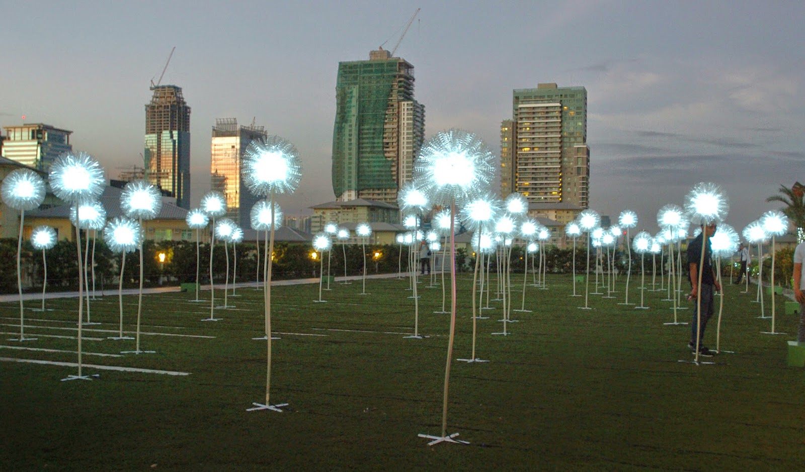 See the eco-friendly dandelion light show by artist Olivia d'Aboville ...