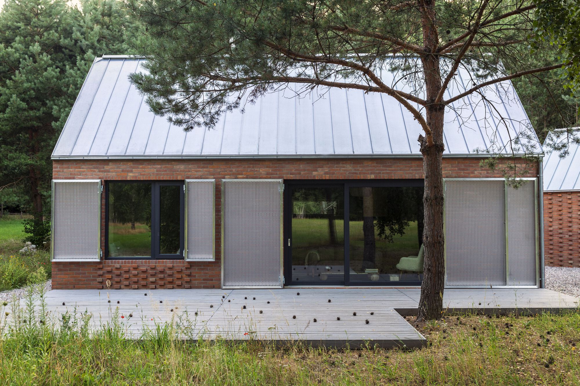 Elements of Vernacular Architecture Guide Studio ONU's Home in a Forest - PLAIN Magazine