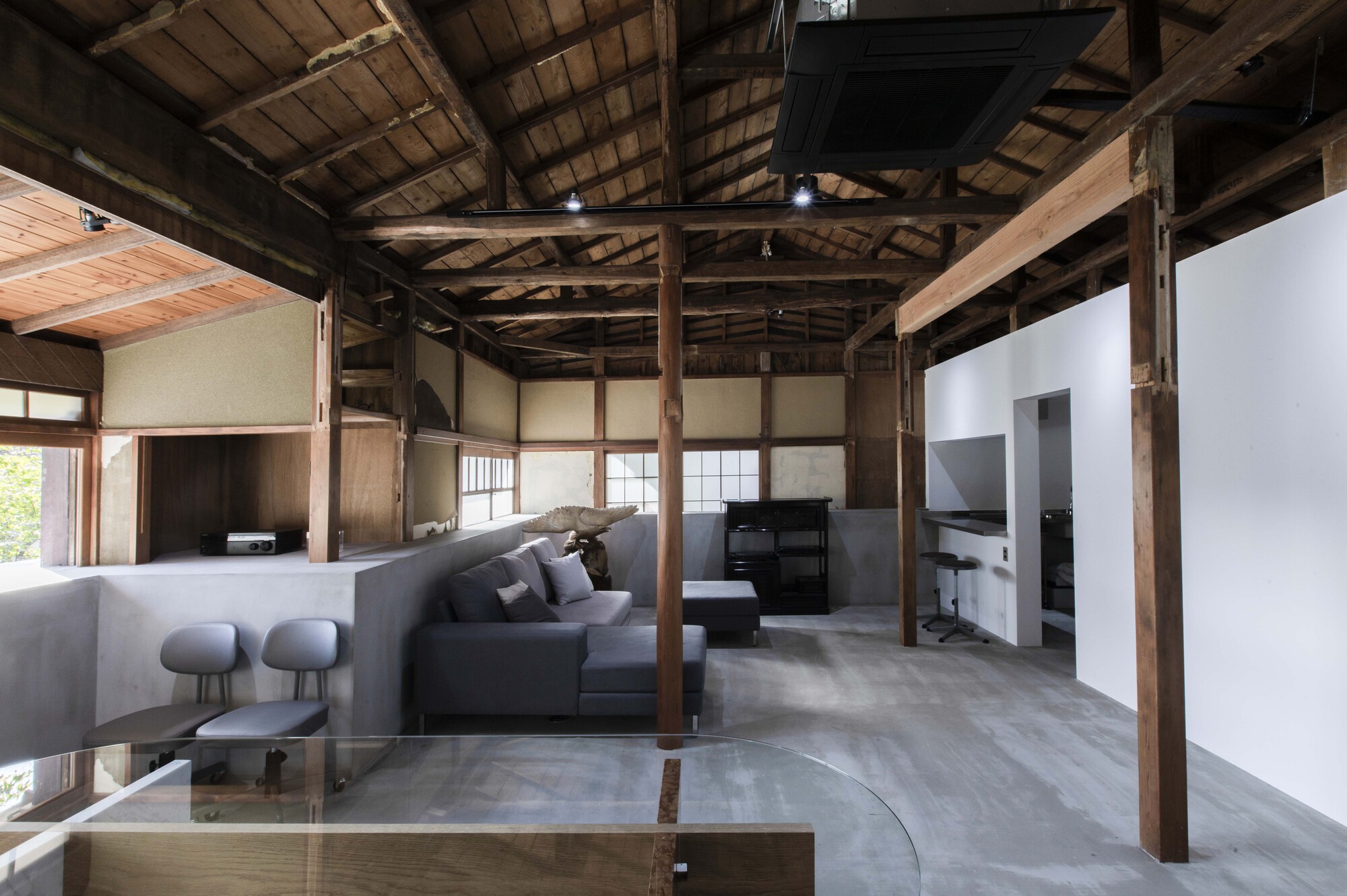 This Traditional Japanese Building’s Lower Half is Encased in Mortar ...