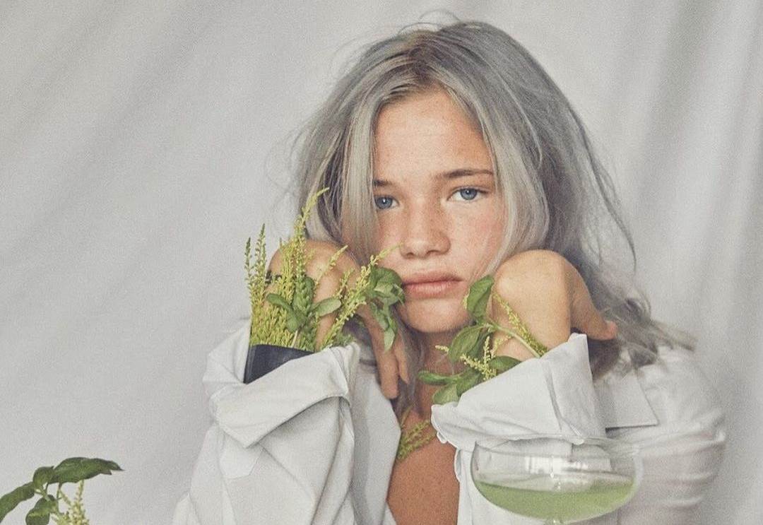 RoseeLu comparte su tema 'Playing Alone' | CusicaPlus