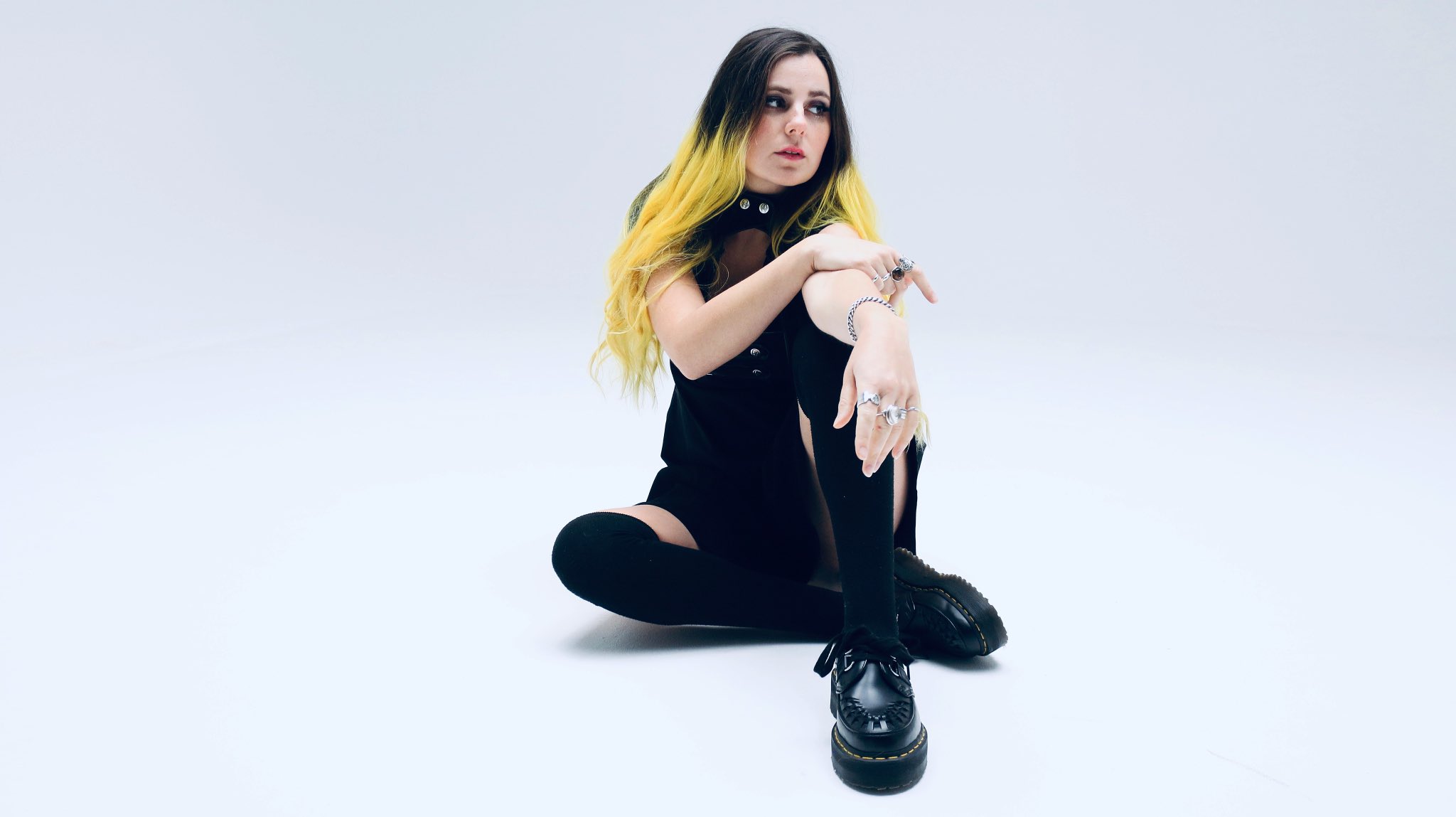 AViVA estrena su tema 'Melancholy' | CusicaPlus