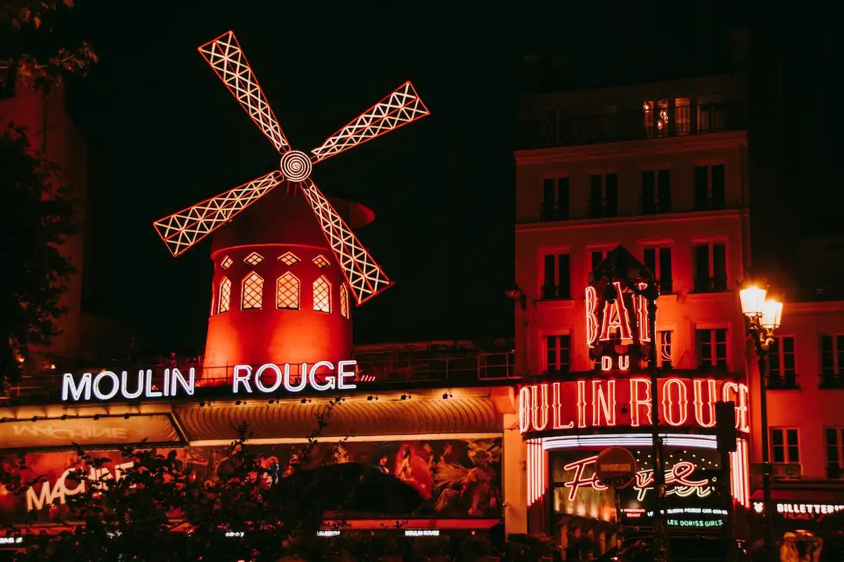 Moulin Rouge must stop using snakes in its show - Practice English with ...