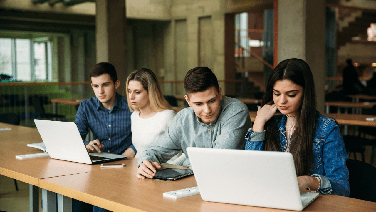 LinkedIn for College Students: 5 Exciting Tips to Alleviate the FOMO
