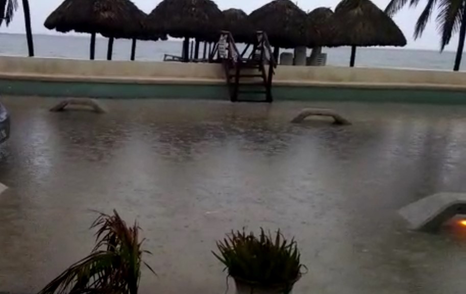 El malecón de Progreso se inunda y queda "como Venecia" (VÍDEO ...