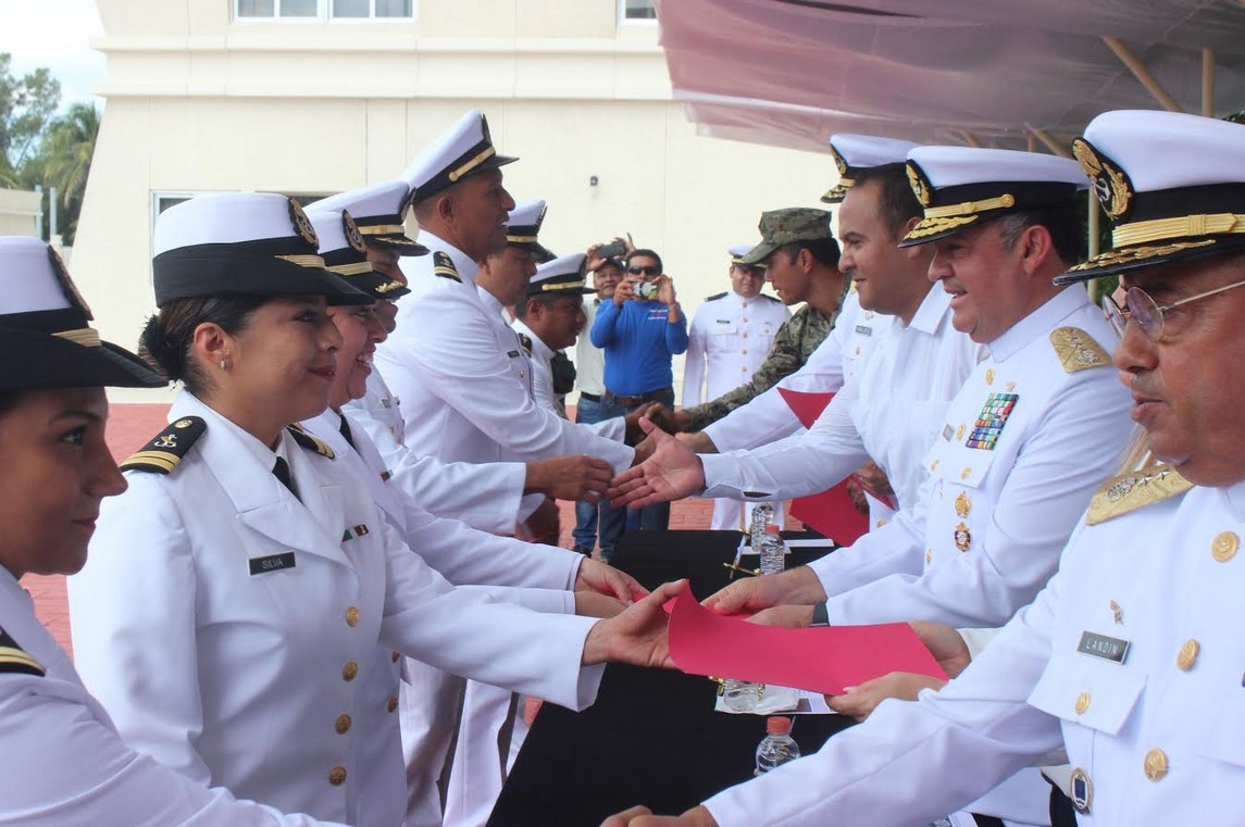 Otorgan ascensos a 317 elementos en la Quinta Región Naval Militar ...