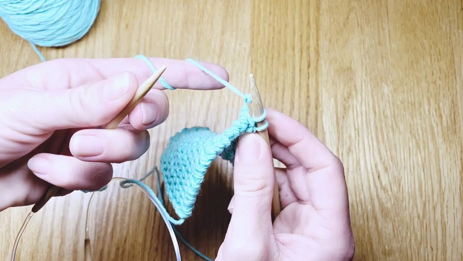 Bind Off or Cast Off Stitches to Finish Knitting - PurlsAndPixels