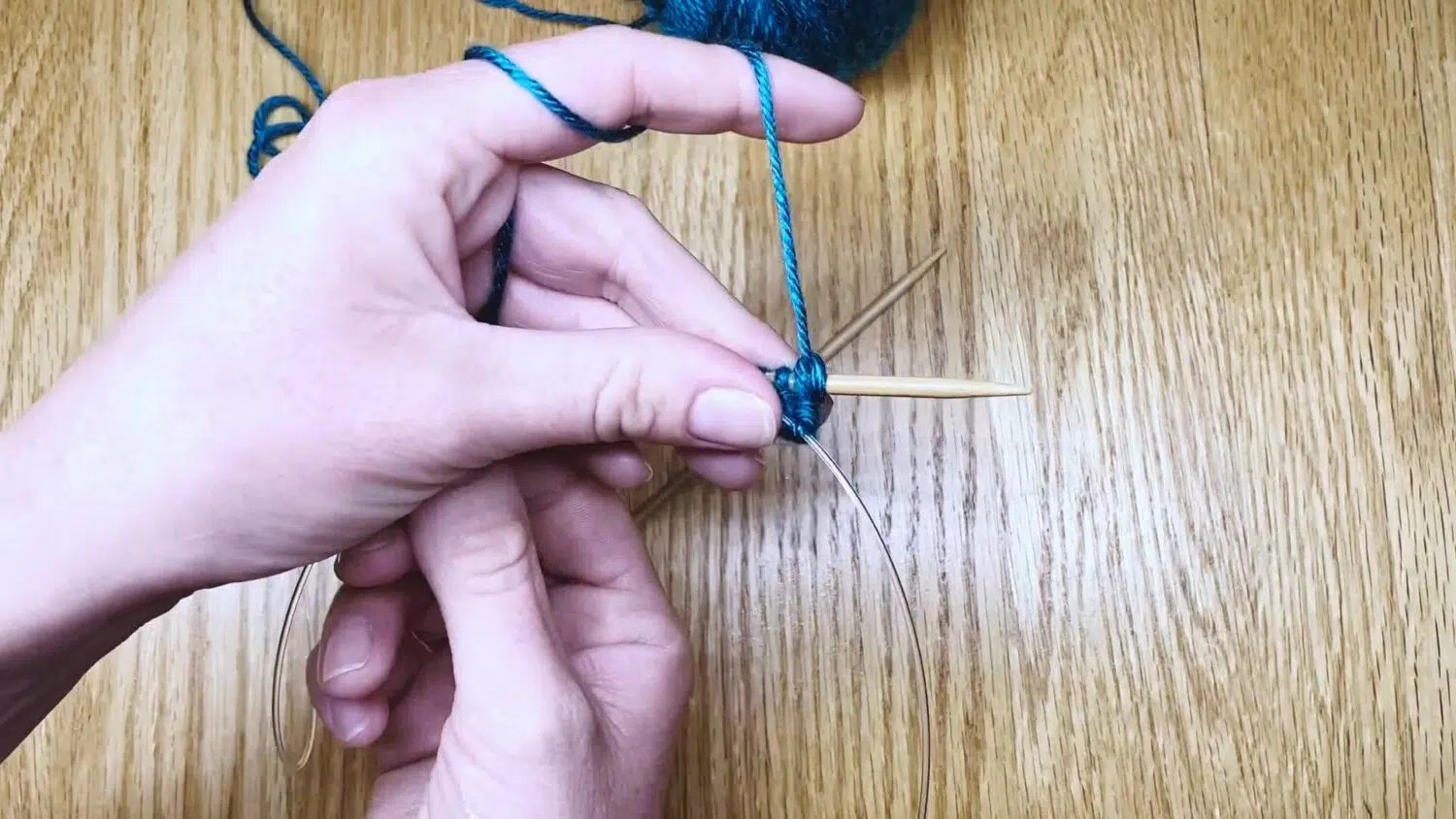 Knit in the Magic Loop - Knitting in the Round - PurlsAndPixels