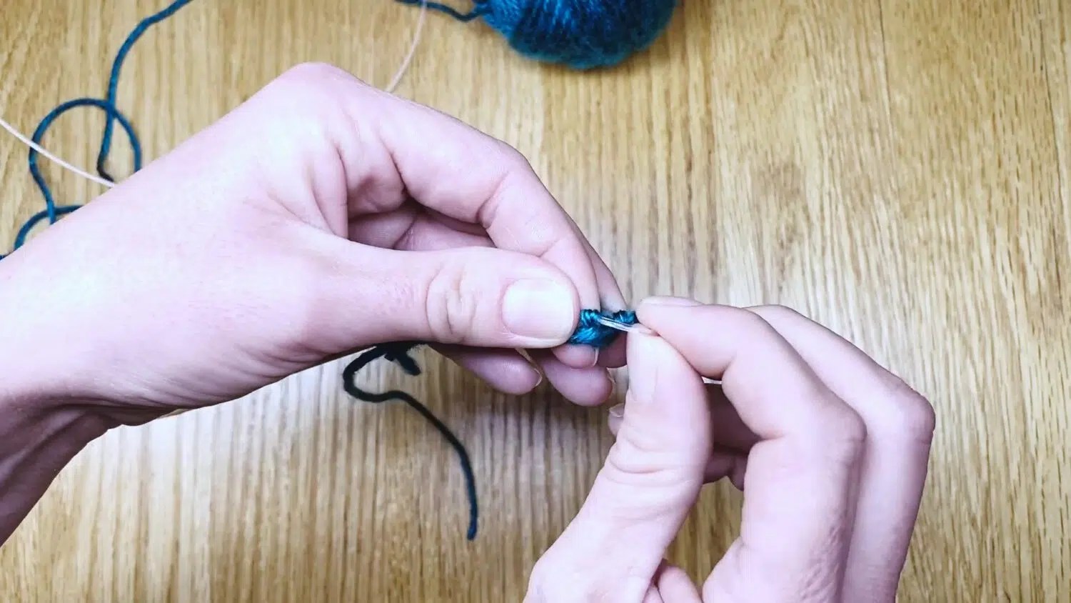 Knit in the Magic Loop - Knitting in the Round - PurlsAndPixels