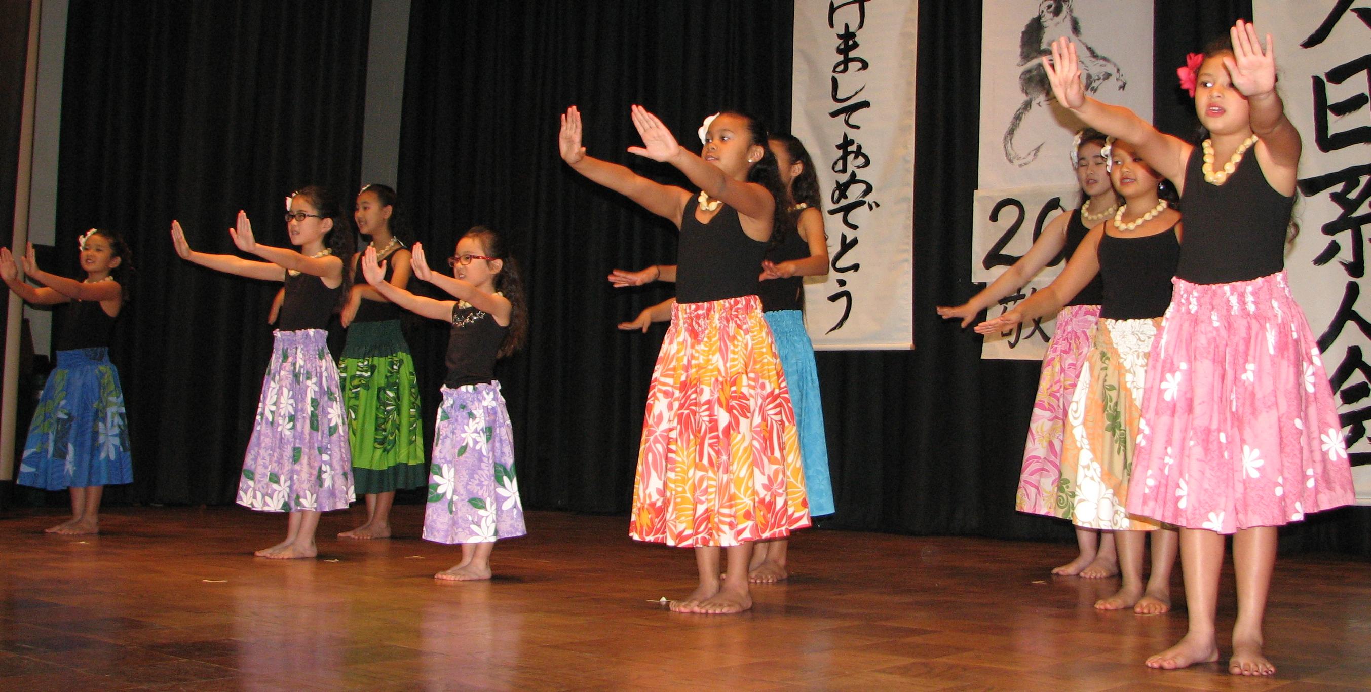 VJCC Honors Seniors, Installs Officers - Rafu Shimpo