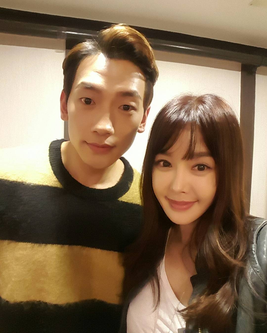 طاقم دراما Come Back Mister يحتفلون بنهاية التصوير | Kdrama Stars 1