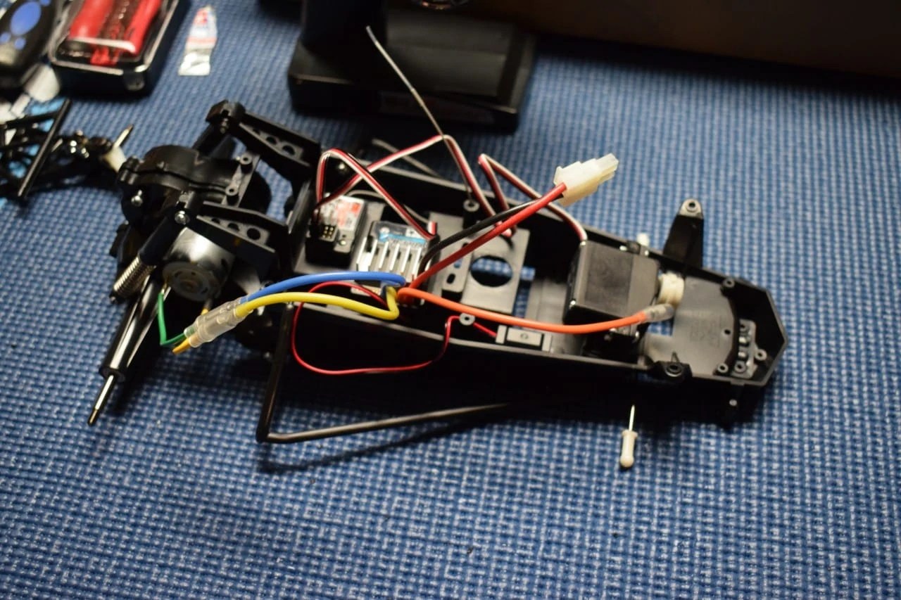 Building an R/C Car Kit: Testing and Installing Electronics | RC Newb