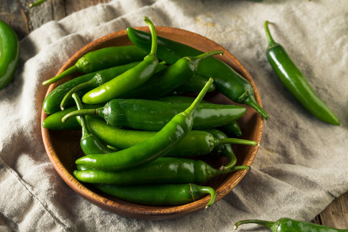 Serrano Pepper: How Hot Is It and How to Use It in Cooking - Recipes ...