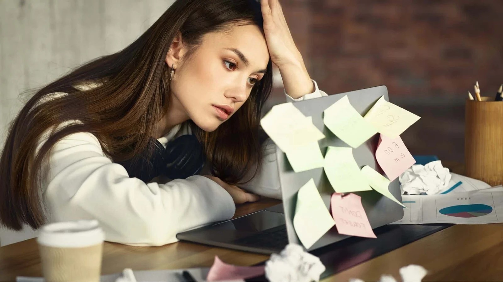 La distracción número 1 en el lugar de trabajo que mata la ...