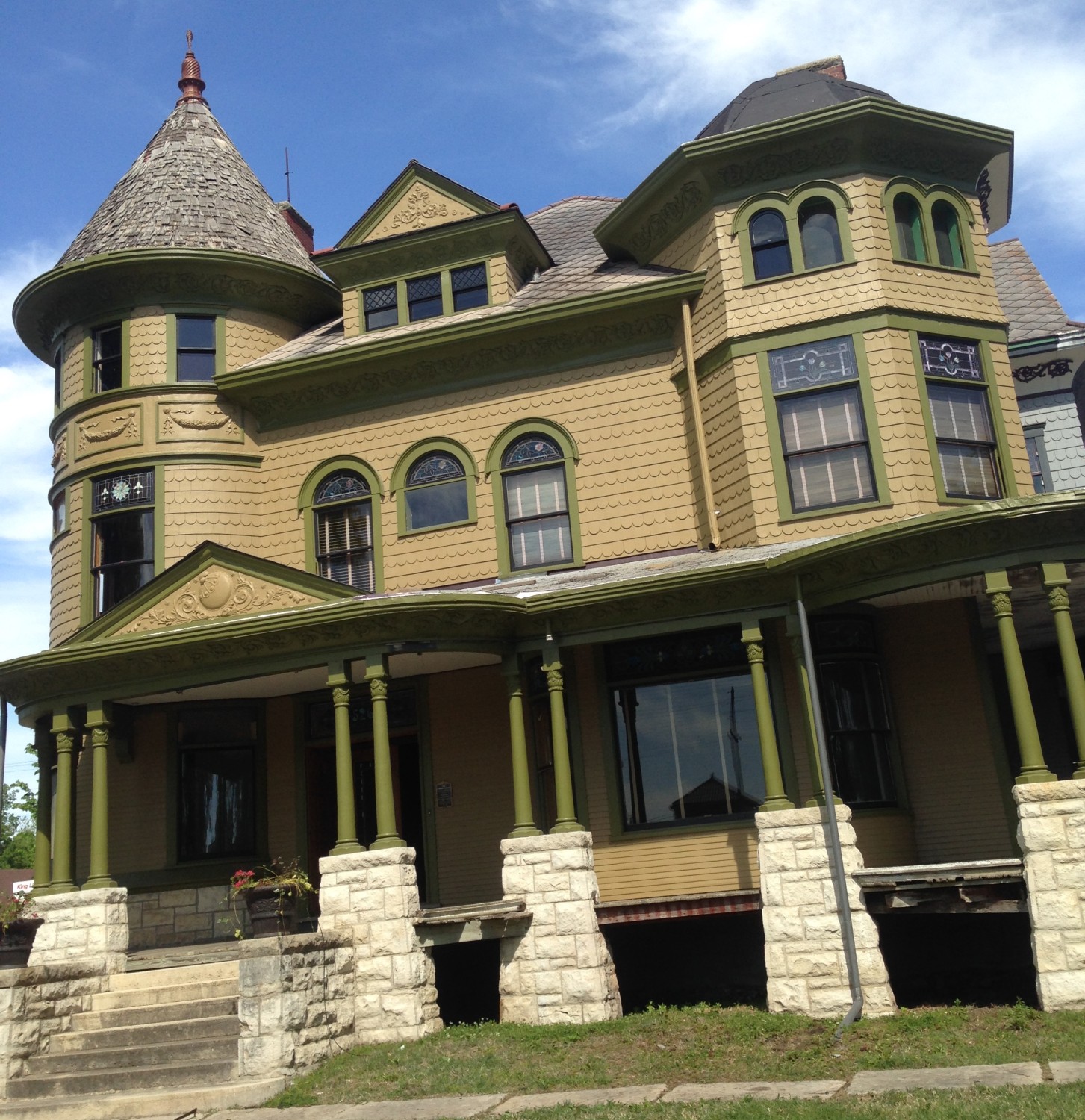 Aliens Attack the Cross House! – Restoring Ross