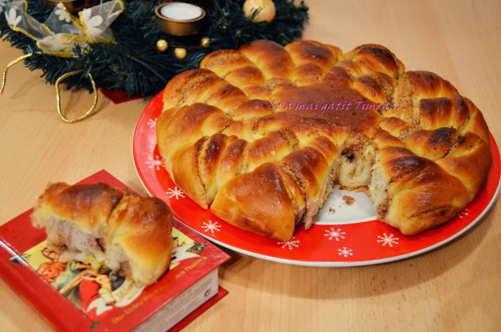 Cozonac-floare cu nuca