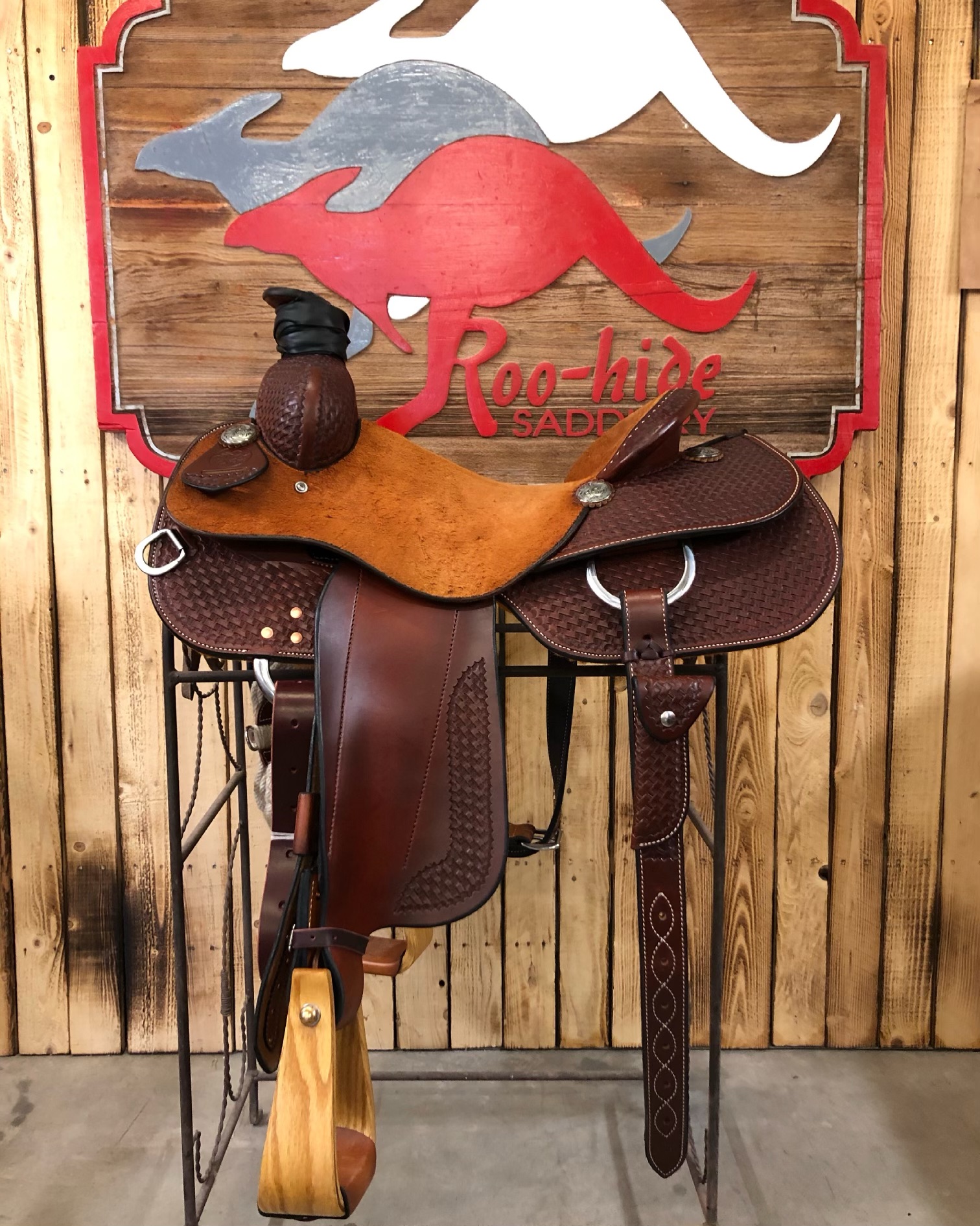 Roping Saddle #04 – Roohide Saddlery