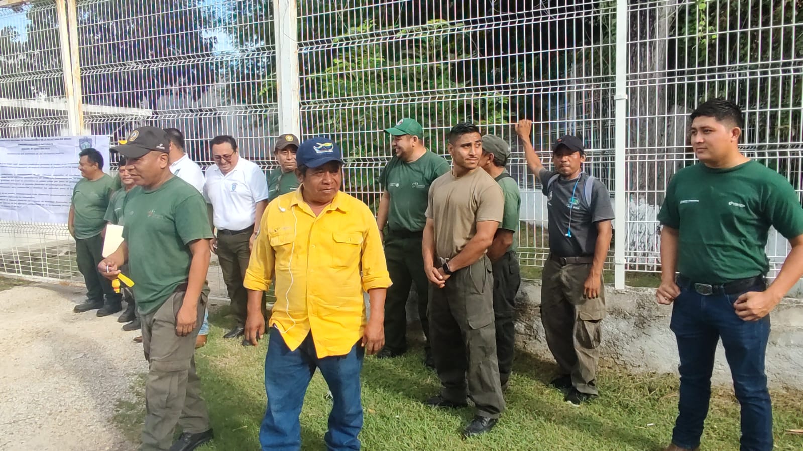 Conafor | Paran labores y exigen equipo