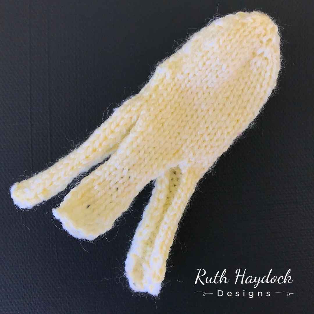 Cable Knitted Banana ⋆ Free Knitting Pattern ⋆ Free Pattern ⋆ Ruth Haydock