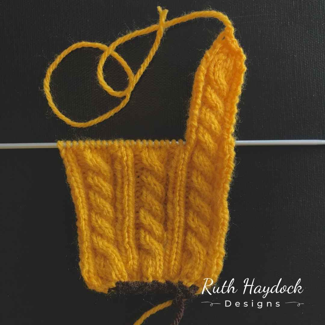 Cable Knitted Banana ⋆ Free Knitting Pattern ⋆ Free Pattern ⋆ Ruth Haydock