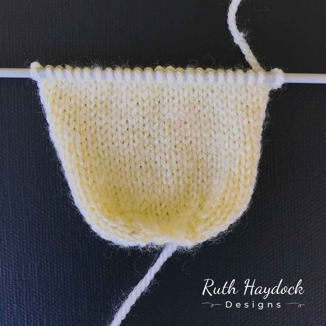 Cable Knitted Banana ⋆ Free Knitting Pattern ⋆ Free Pattern ⋆ Ruth Haydock