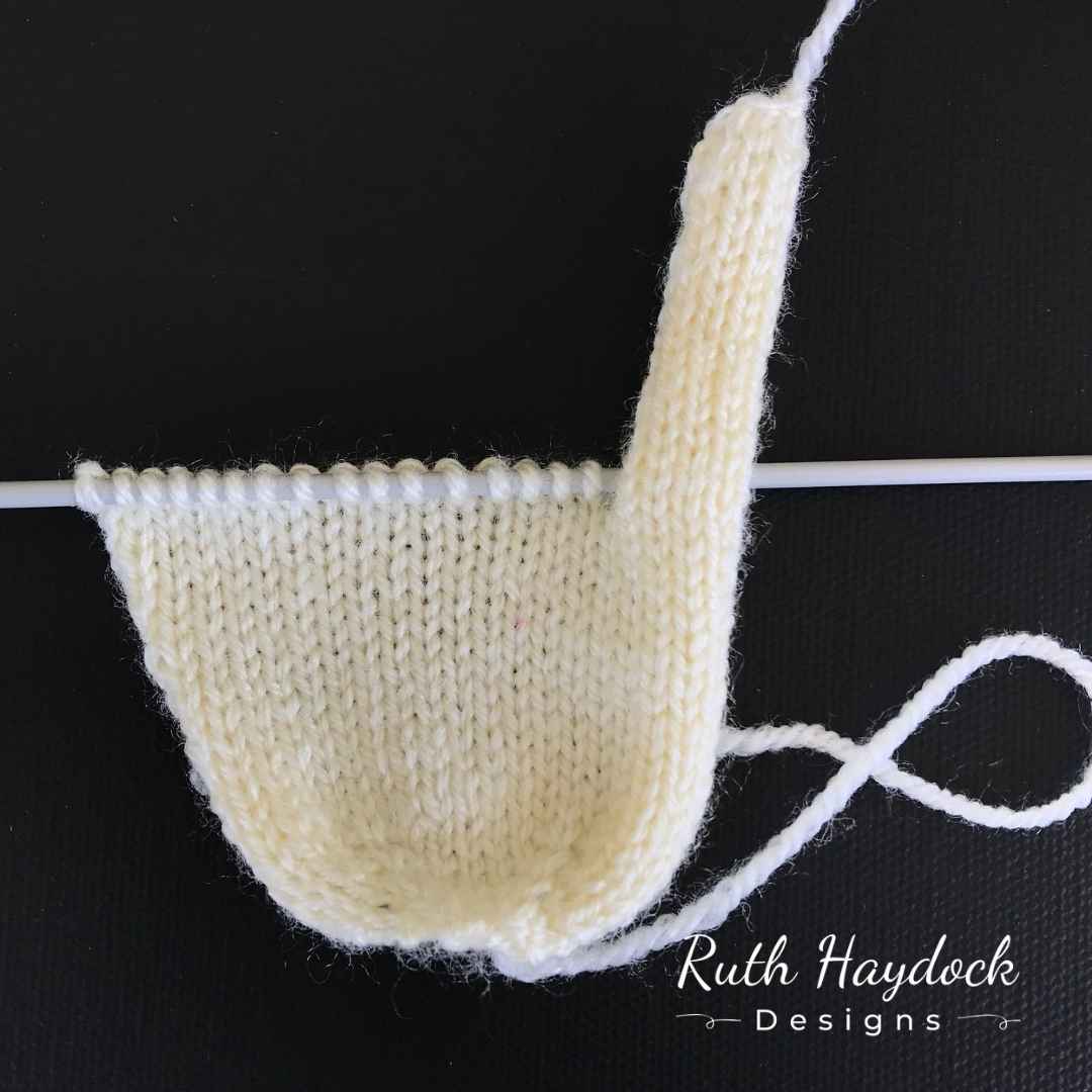 Cable Knitted Banana ⋆ Free Knitting Pattern ⋆ Free Pattern ⋆ Ruth Haydock