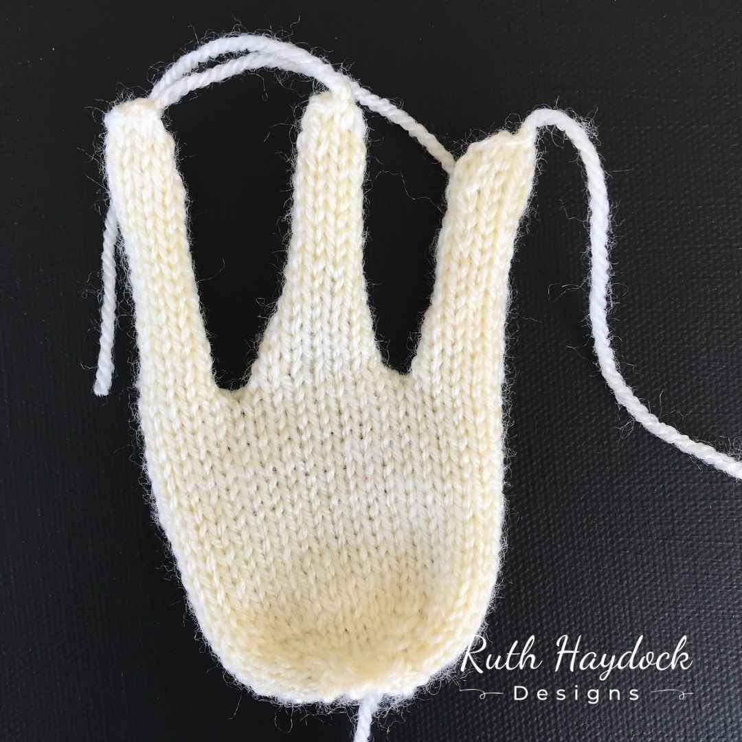 Cable Knitted Banana ⋆ Free Knitting Pattern ⋆ Free Pattern ⋆ Ruth Haydock