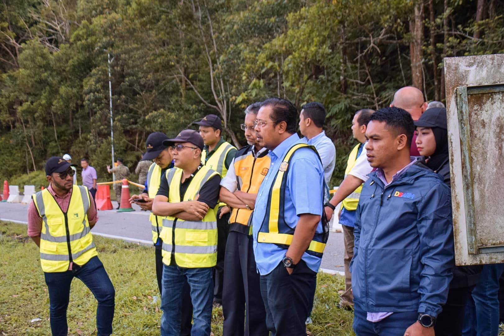 Timbalan Menteri Kerja Raya lawat kawasan bencana tanah runtuh - SAHIH
