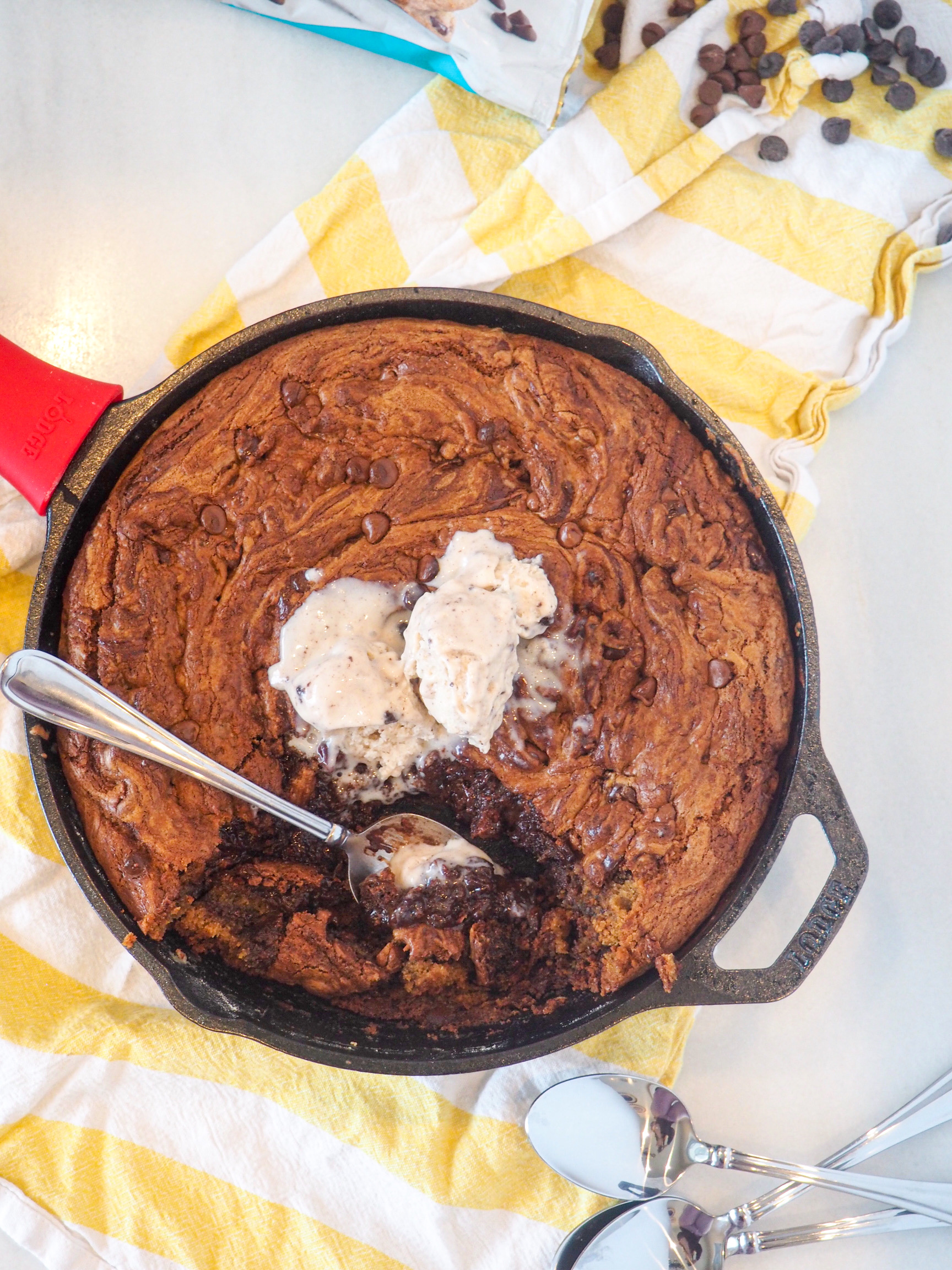 One Pan Brown Butter Chocolate Chip Skillet Cookie - Sami Homemaker