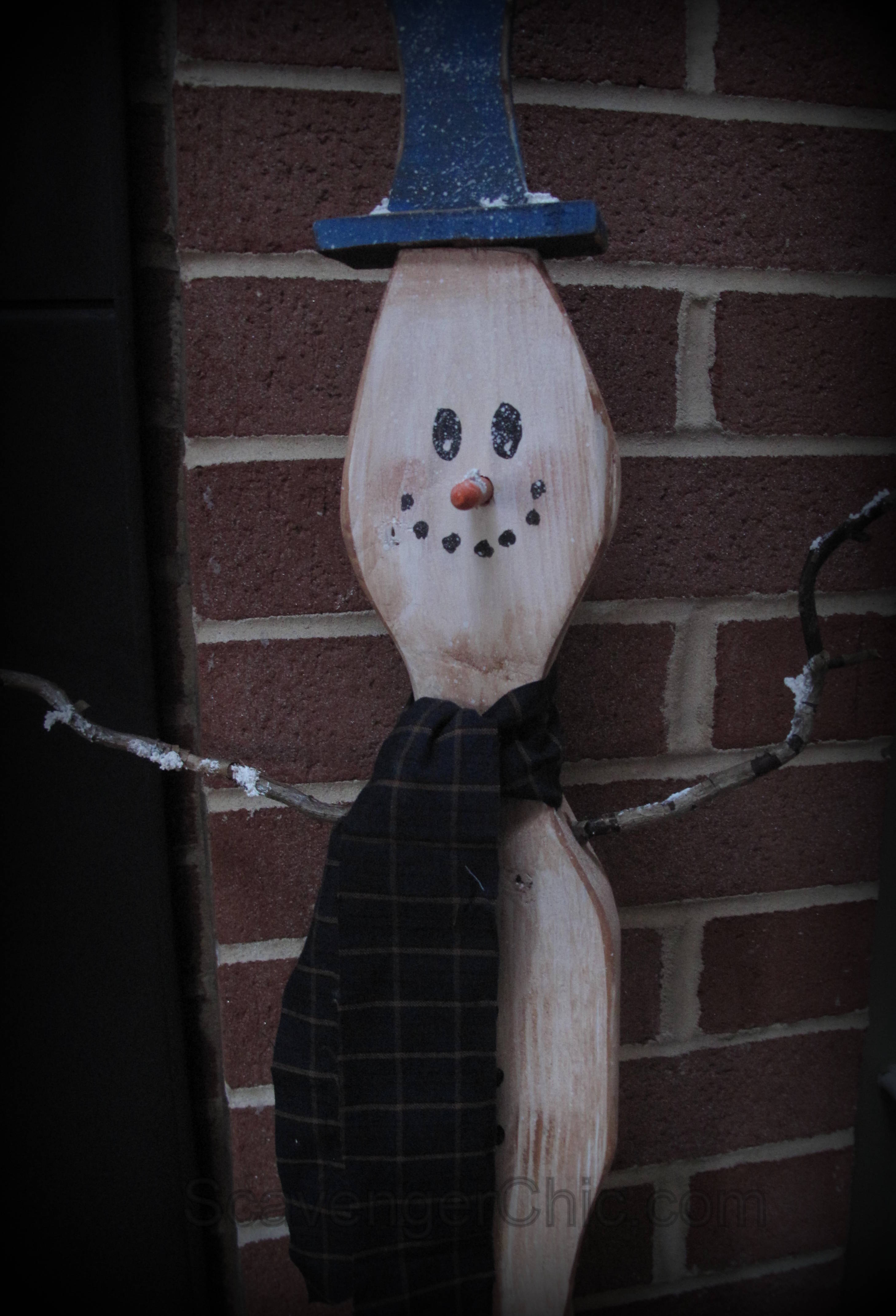 2 x 4 Snowman diy - Scavenger Chic