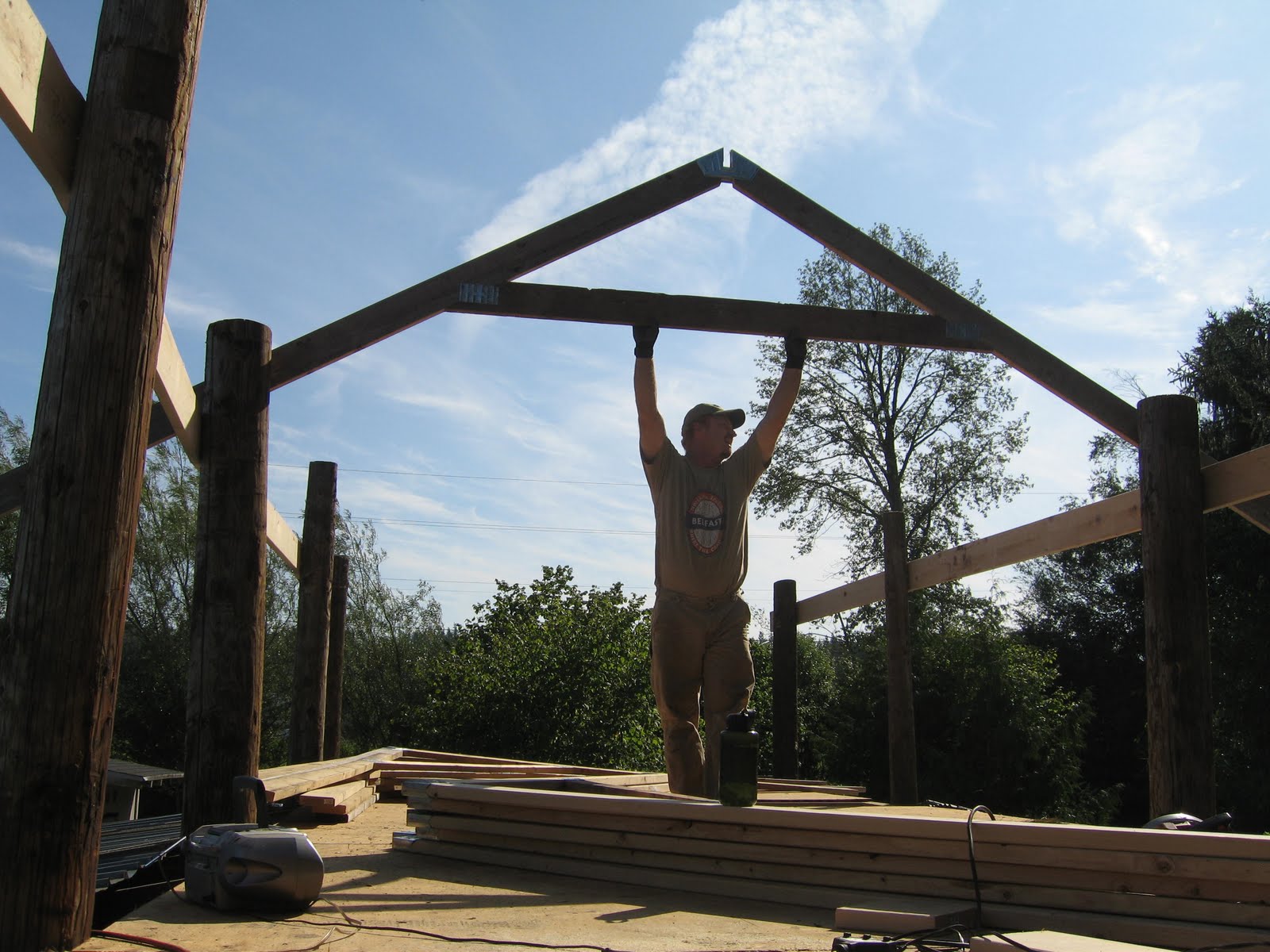 Barn roof rafter raising | Schoonover Farm Blog